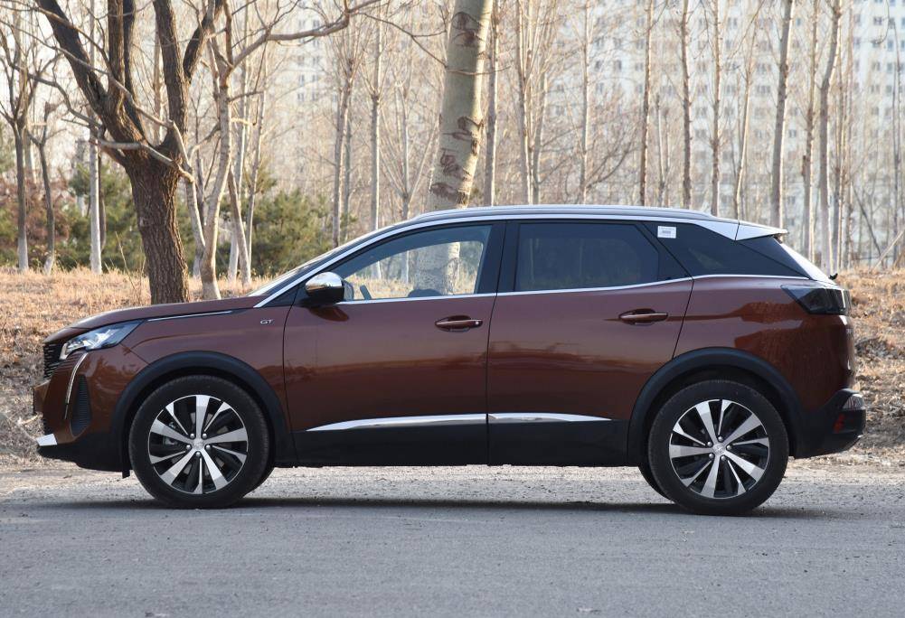 法系车终于开窍了，新车内饰再升级，爆211马力＋8AT，油耗6.3L_搜狐汽车_搜狐网