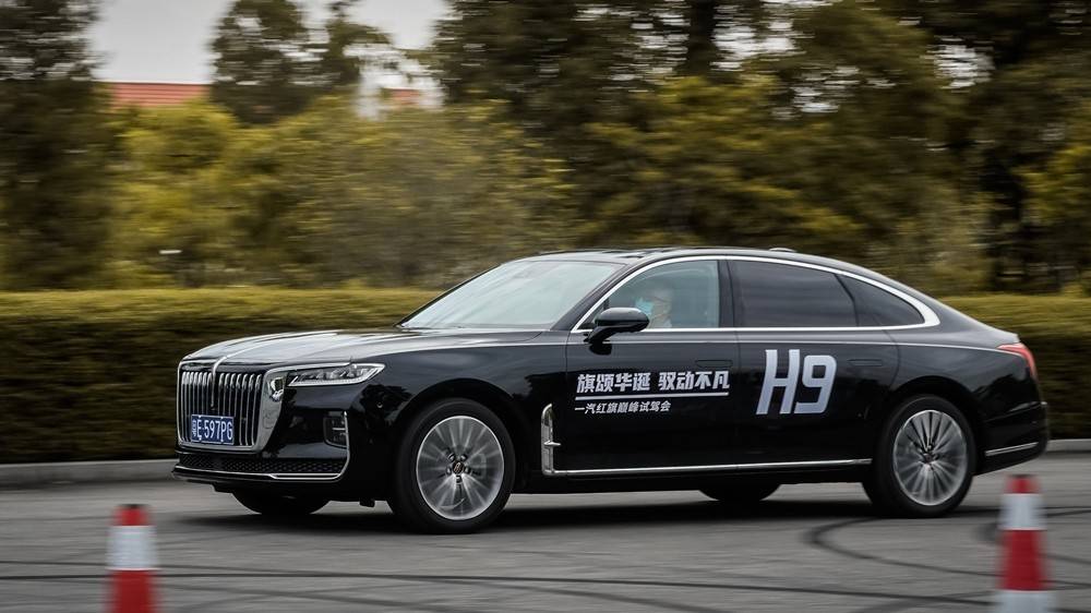 红旗H9场地试驾：再优雅的行政车咆哮起来也不好惹！_搜狐汽车_搜狐网