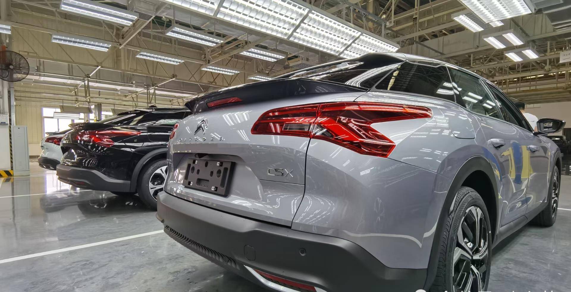 有诚意了？雪铁龙“凡尔赛C5X”现身，配置升级，宝马技术加持！_搜狐汽车_搜狐网