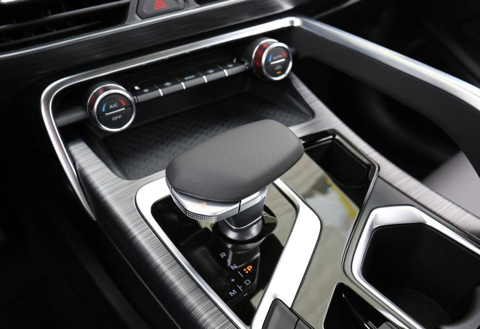 李书福打造自主“宝马X6”，野性与运动集于一身，爆238马力＋8AT_搜狐汽车_搜狐网