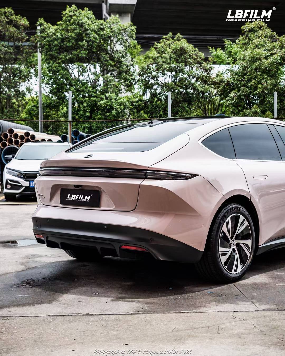 蔚来ET5-LBFILM改色膜镜空粉,猛男看了娇羞的的颜色_搜狐汽车_搜狐网