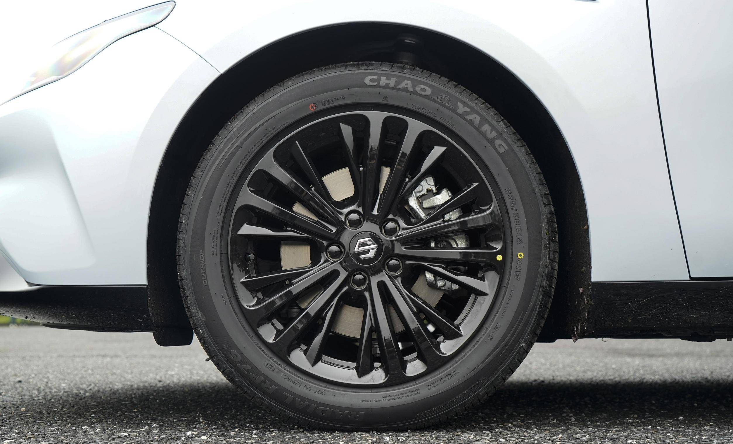 量大又管饱！14.98万就能买的中大型电车，轴距2930mm，零跑C01_搜狐汽车_搜狐网