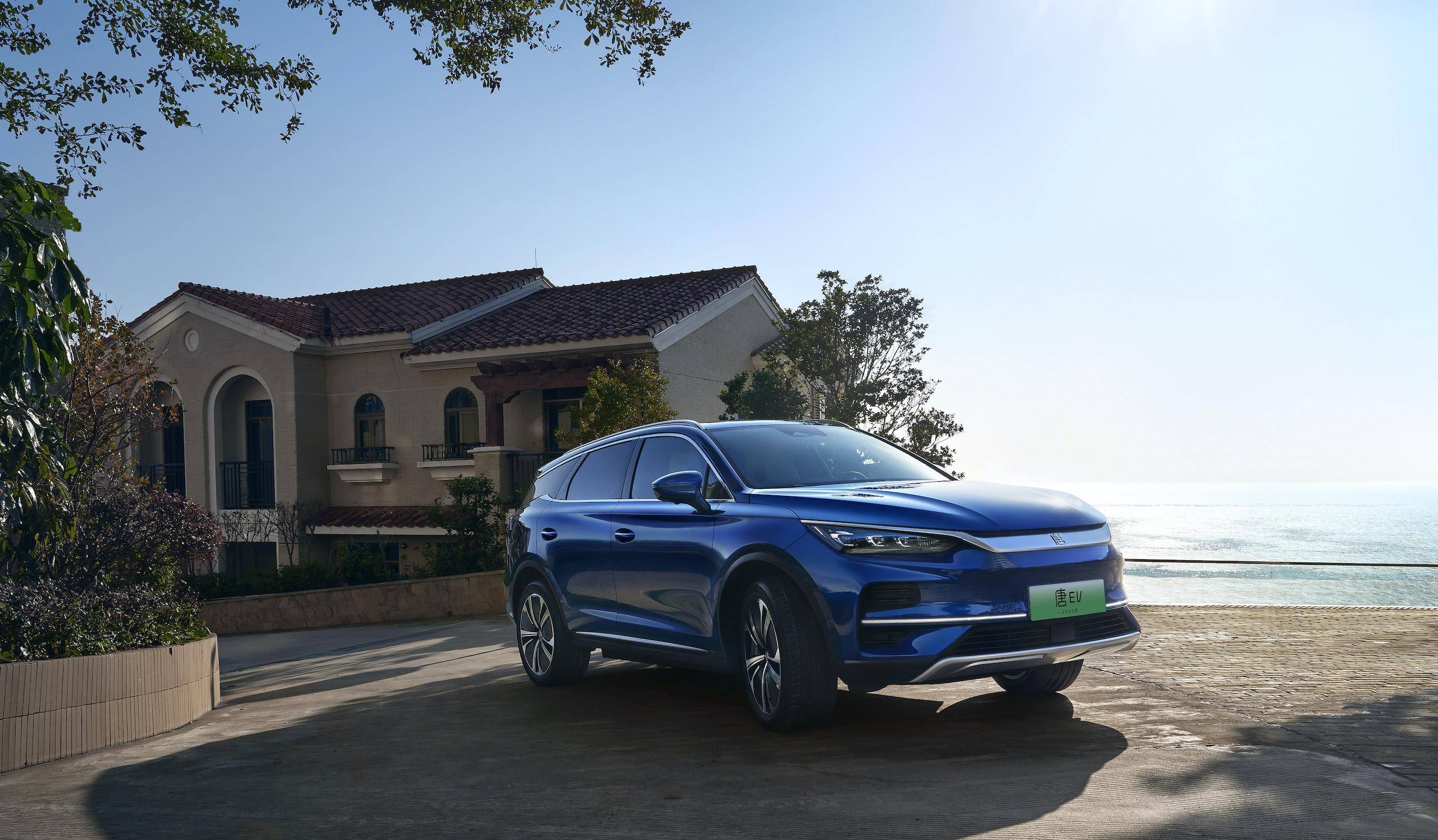 730km纯电续航+大六座+四驱，2022款唐EV领创三十万级纯电SUV市场新标杆_搜狐汽车_搜狐网