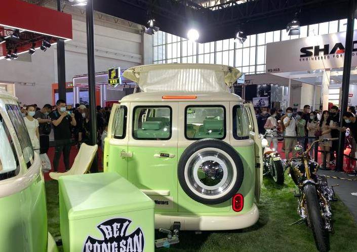 MPV界新添复古选手，双色车身创意十足，马力可达320匹，或28.8W_搜狐汽车_搜狐网