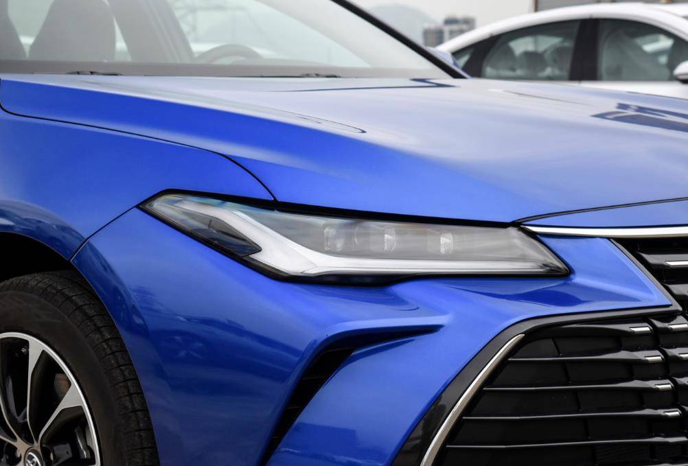 丰田亚洲龙，车长4990mm，一箱油能跑1000公里，可家用可商务_搜狐汽车_搜狐网