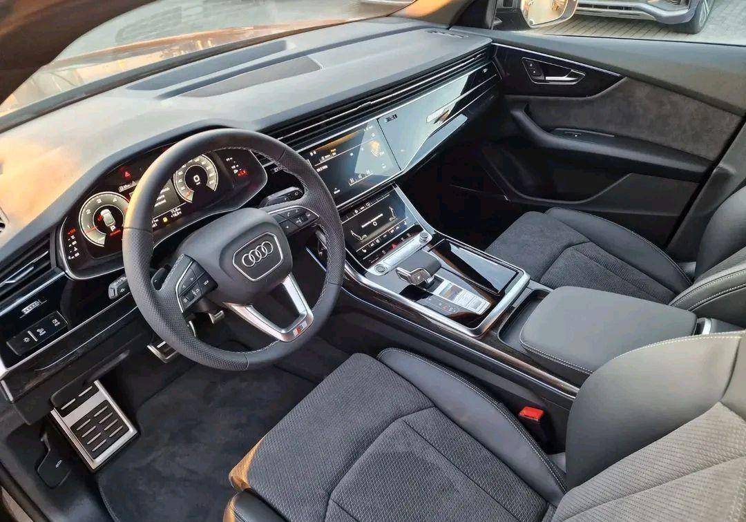 2023款“奥迪Q8”抵达港口，配3.0T混动＋8AT，竞争保时捷卡宴_搜狐汽车_搜狐网