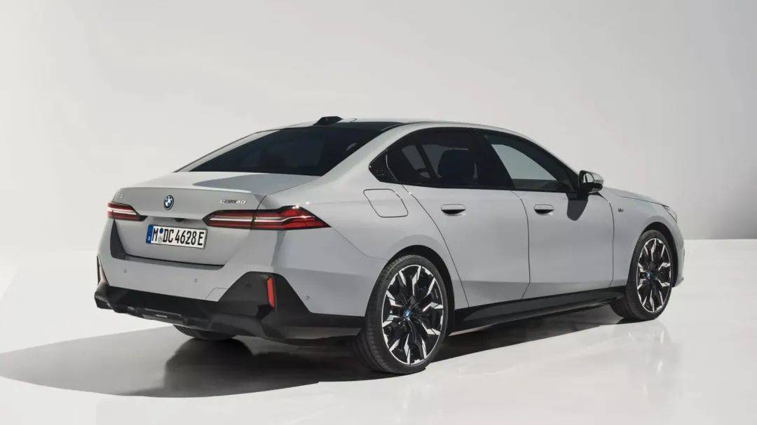 BMW G60问世，应该是最后一代还能买到纯燃油车型的5系了！_搜狐汽车_搜狐网