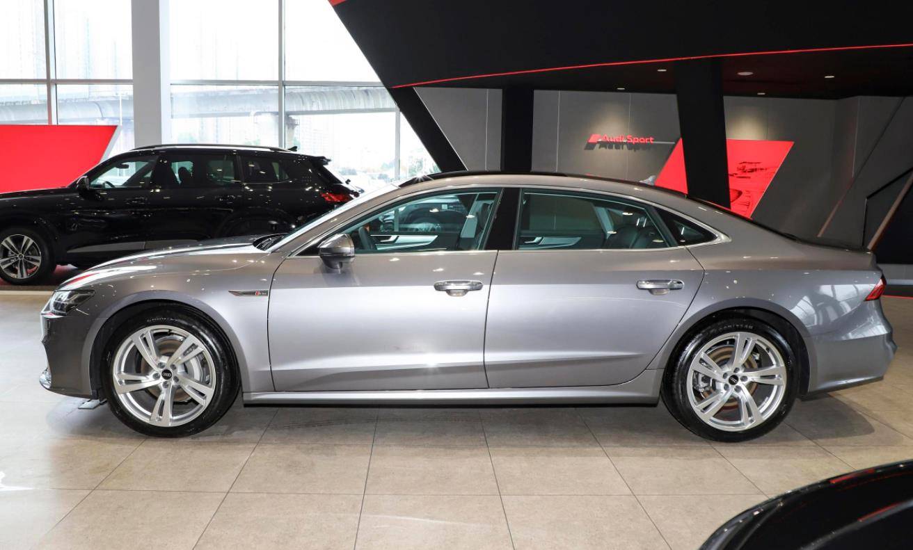 奥迪终于良心了？起售价比A6L还便宜，入门245马力，实拍奥迪A7L_搜狐汽车_搜狐网