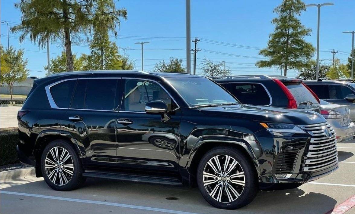 首批“雷克萨斯LX600”到港，配3.3T柴油＋10AT，气场远超X7！_搜狐汽车_搜狐网