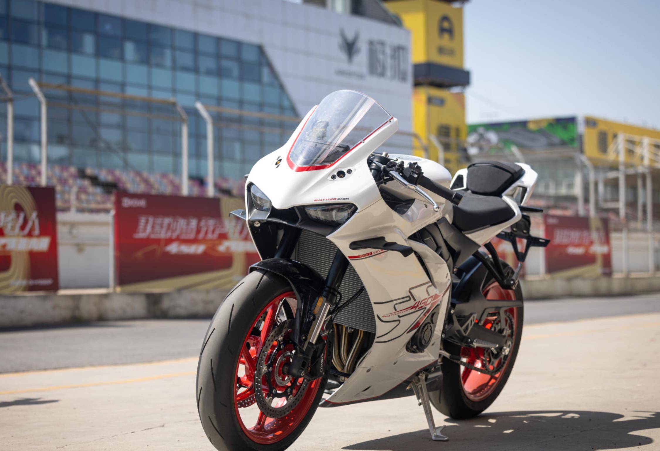 摩博会实拍35800元起！凯越450RR 国产四缸仿赛车上市！_搜狐汽车_搜狐网