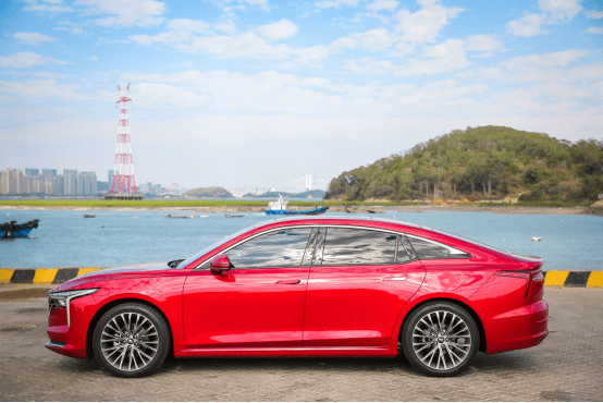 奔腾B70，卖点满格，入门即高配_搜狐汽车_搜狐网