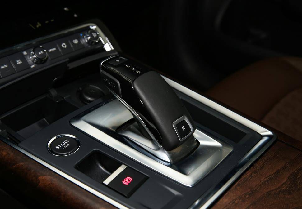 雪铁龙开始放出“大招”，爆211马力＋8AT，长近5米，配大师级底盘调校_搜狐汽车_搜狐网