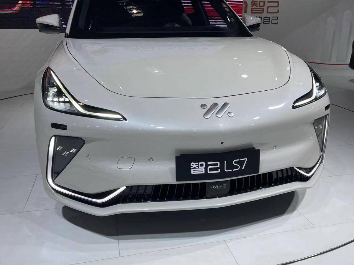 实拍智己LS7丨30万级中大型纯电SUV实力选手，入门版本值得期待_搜狐汽车_搜狐网