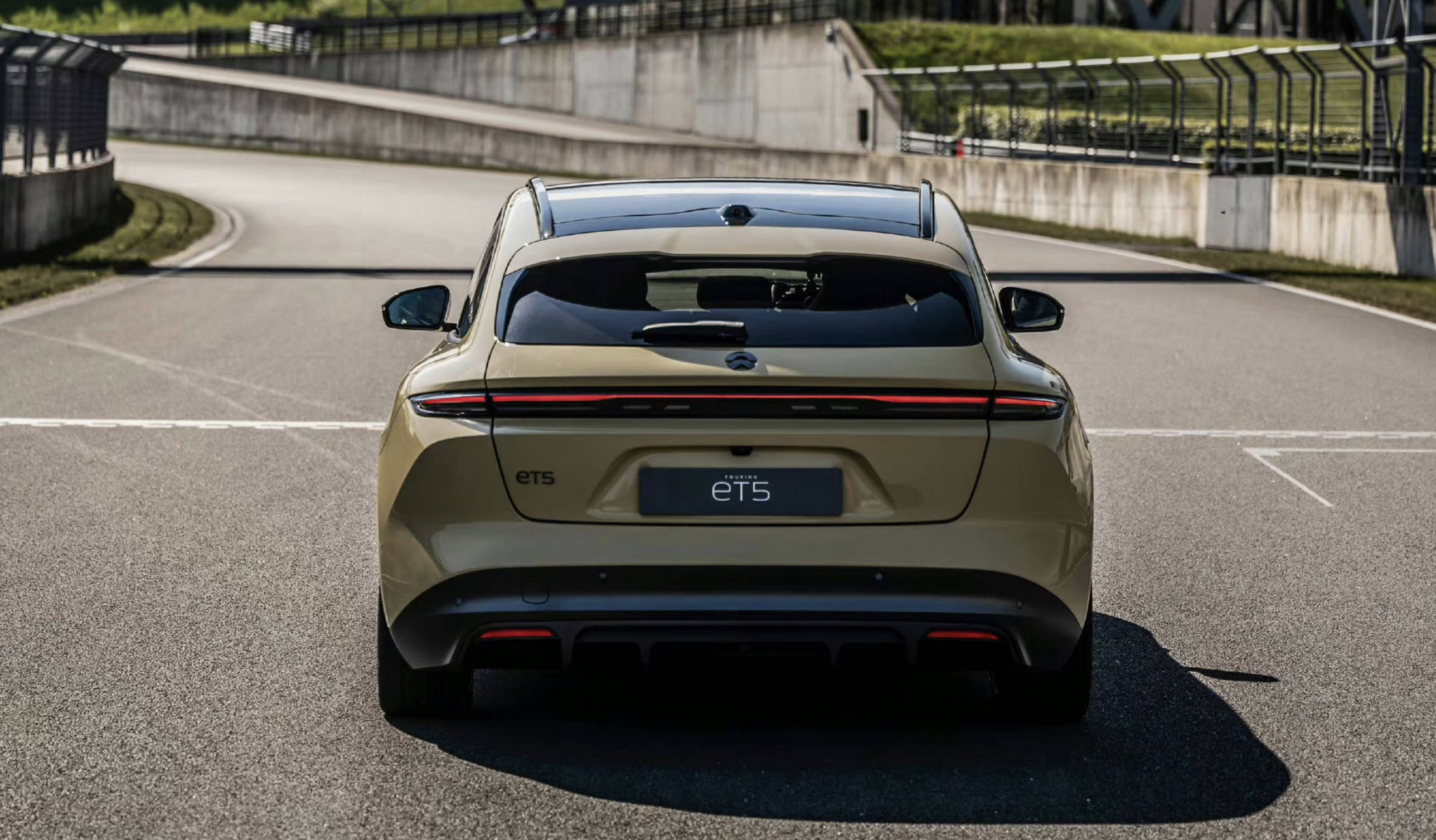 蔚来ET5旅行版来了！新车算得上特别，但注定小众？_搜狐汽车_搜狐网