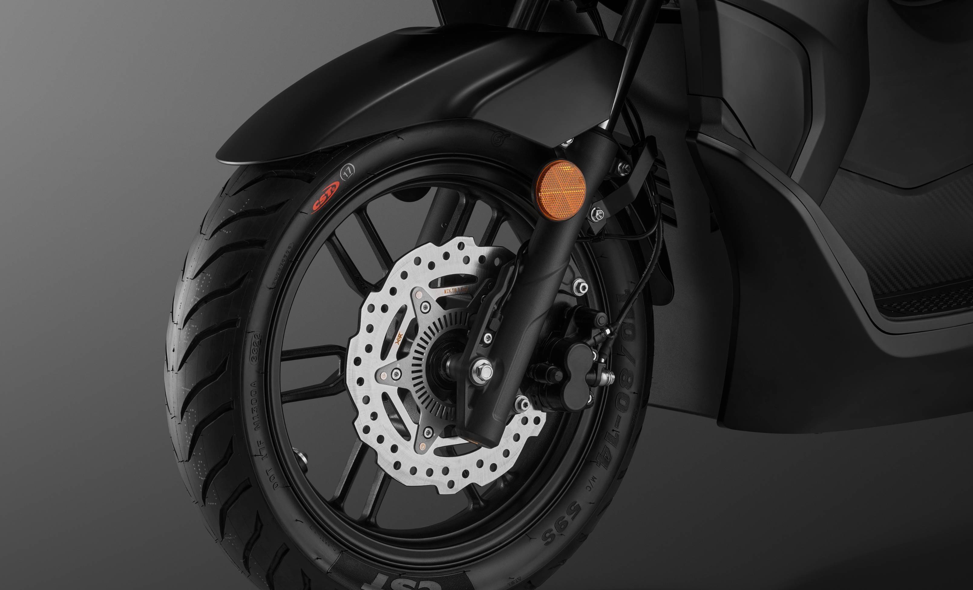 QJ鸿150全面对比豪爵UHR，150踏板之争剩者为王！_搜狐汽车_搜狐网