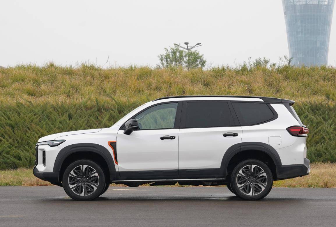 超5米大块头，261马力配采埃孚8AT，有它还盯着坦克300？_搜狐汽车_搜狐网