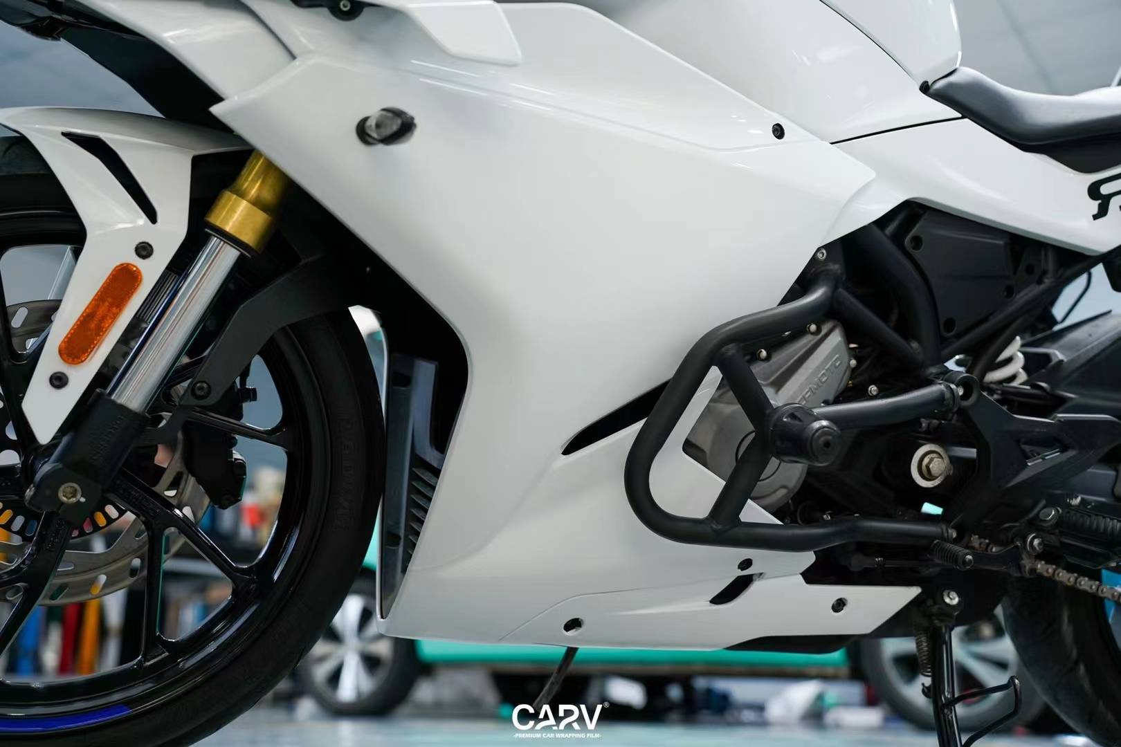 春风1000SR卡孚改色膜白金水晶白，晶莹柔亮的颜色_搜狐汽车_搜狐网