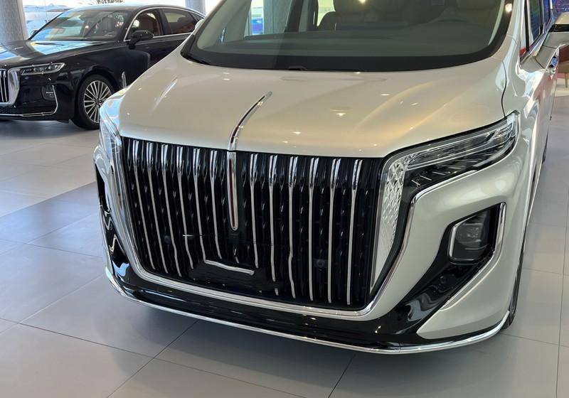 首批“红旗HQ9”陆续抵达4S店！气场超埃尔法，内置“商务舱”_搜狐汽车_搜狐网