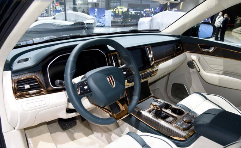 一汽红旗“HS7＋”广州车展首发，“帝王金”镶嵌，比Q5帅气多了！_搜狐汽车_搜狐网