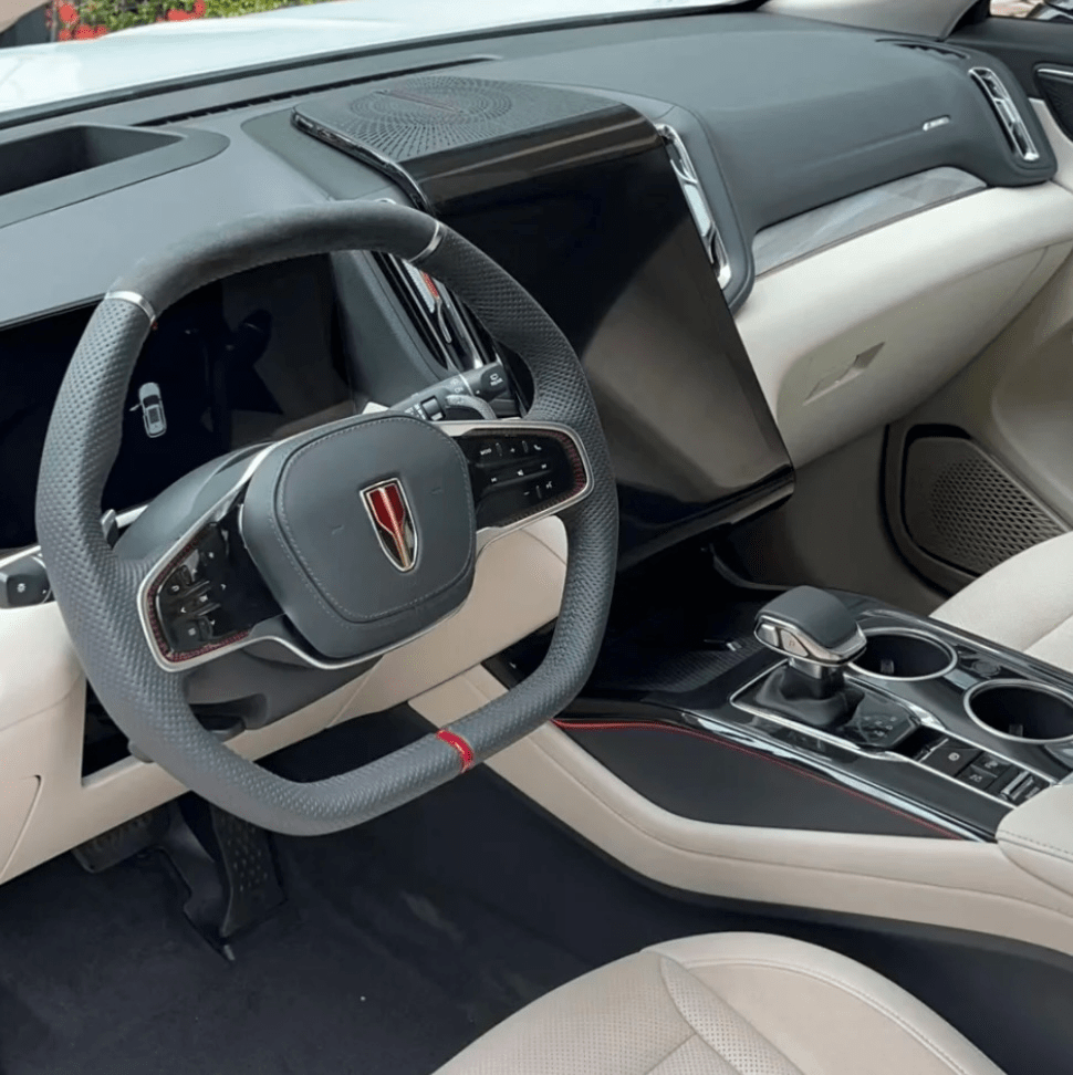 红旗再亲民！HS3现身街头，大过H6配252马力，15万会成爆款吗？_搜狐汽车_搜狐网