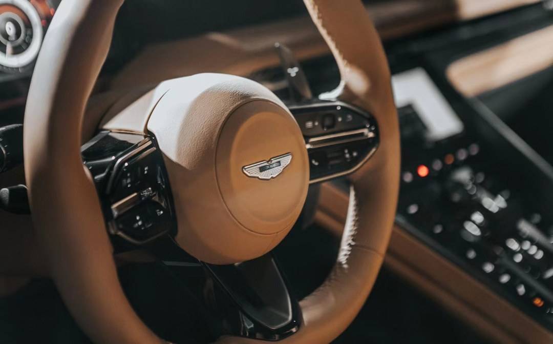 阿斯顿·马丁：007已成经典 但DB12持续沸腾_搜狐汽车_搜狐网