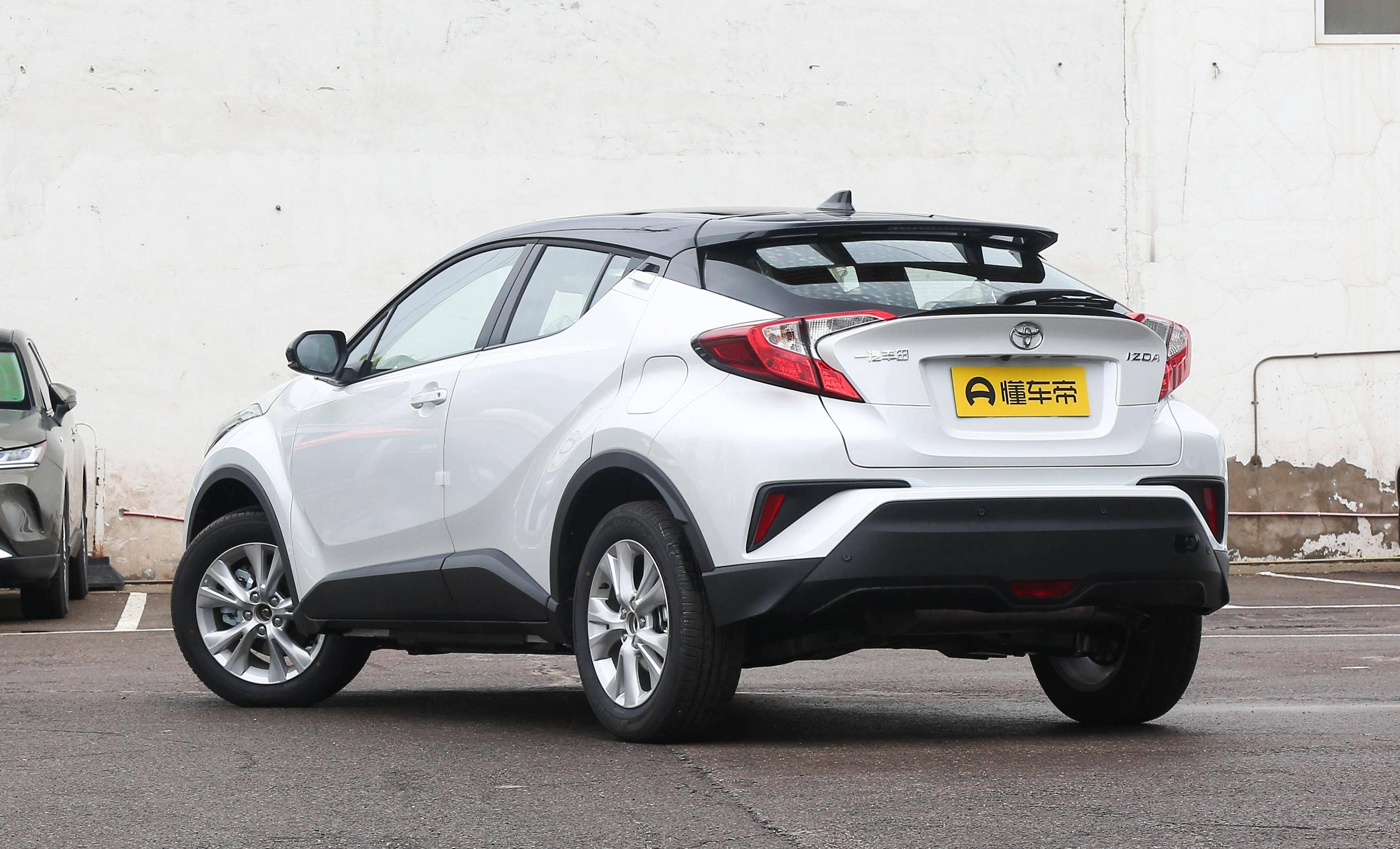 准备入手小型SUV？可以看看这台新款丰田奕泽IZOA，油耗不到6个_搜狐汽车_搜狐网