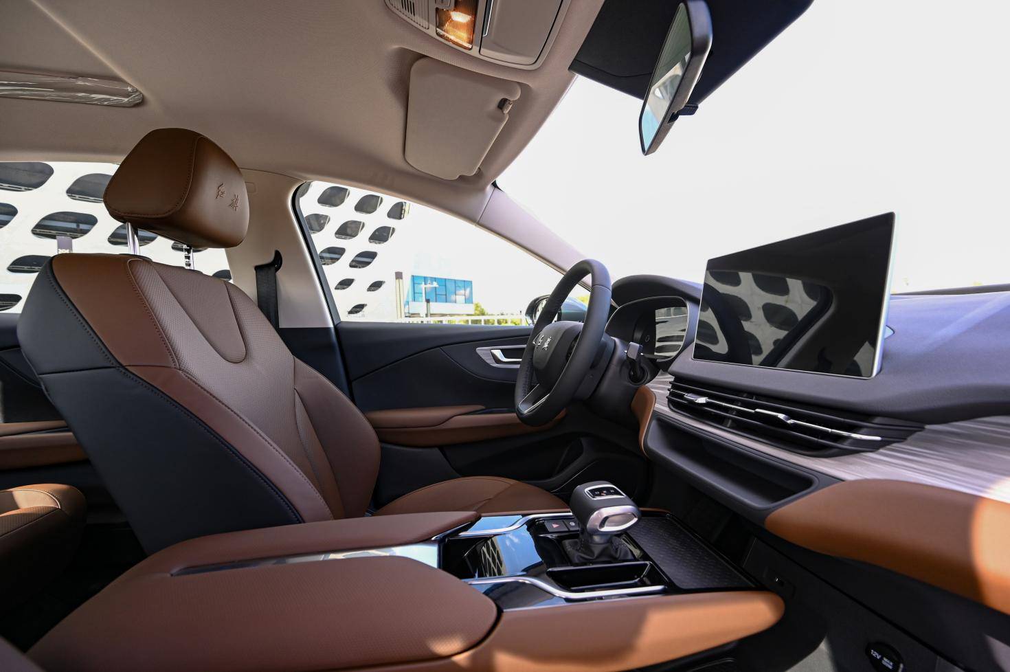 “15万级”续航卷王，红旗E-QM5 560版正式上市_搜狐汽车_搜狐网