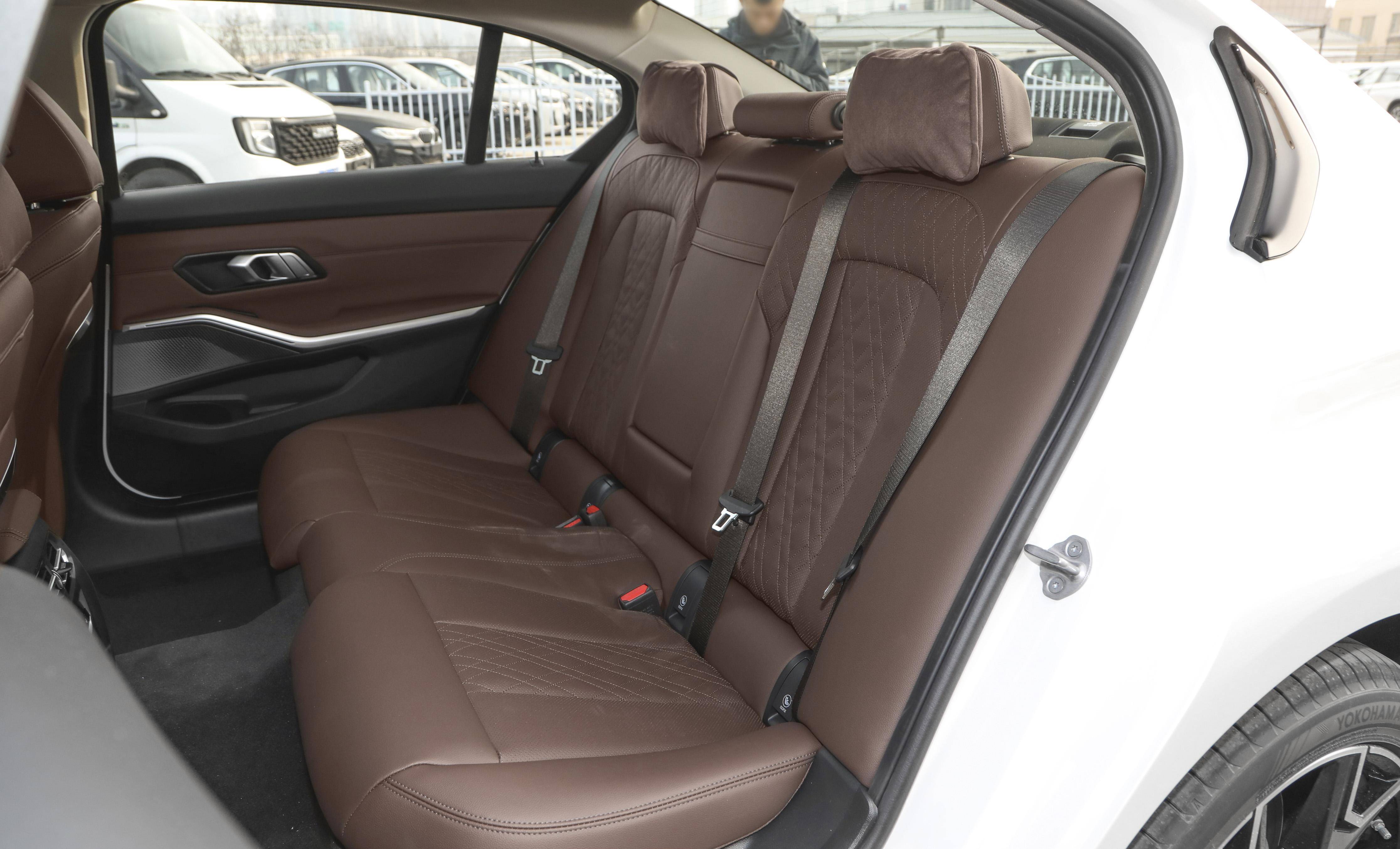 30万预算买豪华品牌轿车，你选宝马i3，还是凯迪拉克CT5？_搜狐汽车_搜狐网