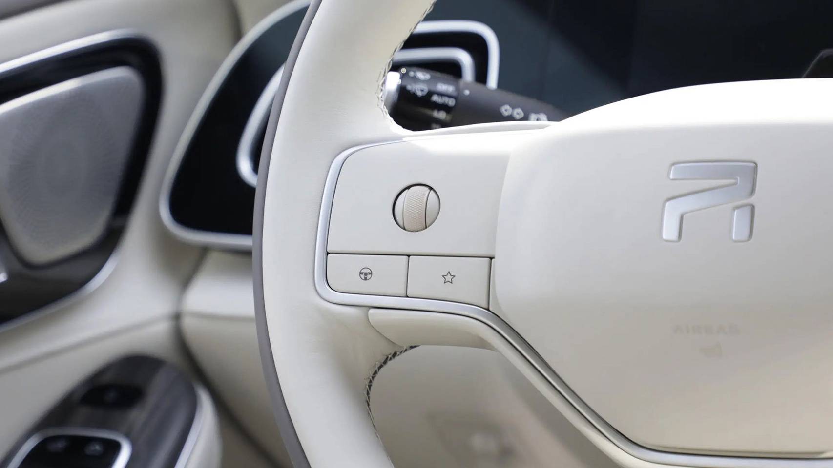 25万预算 掀背新秀飞凡F7和热销家轿汉EV冠军版怎么选_搜狐汽车_搜狐网