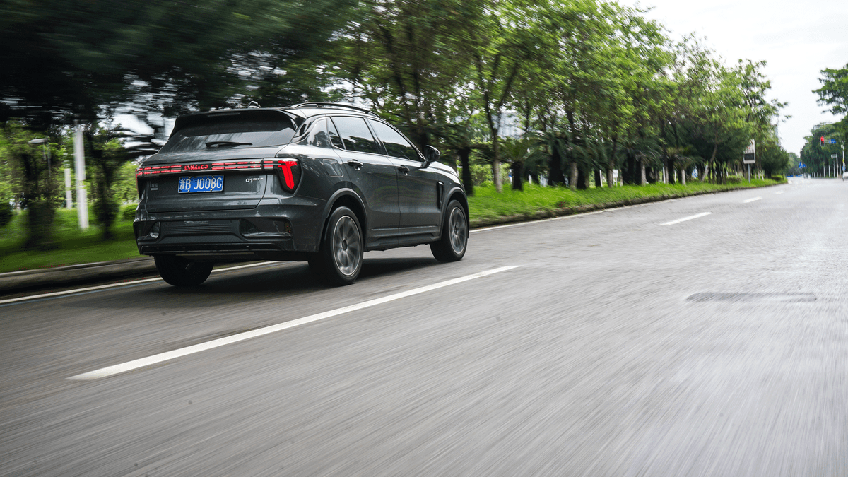 紧凑型SUV中最好开的油混？试驾领克01 EM-F_搜狐汽车_搜狐网