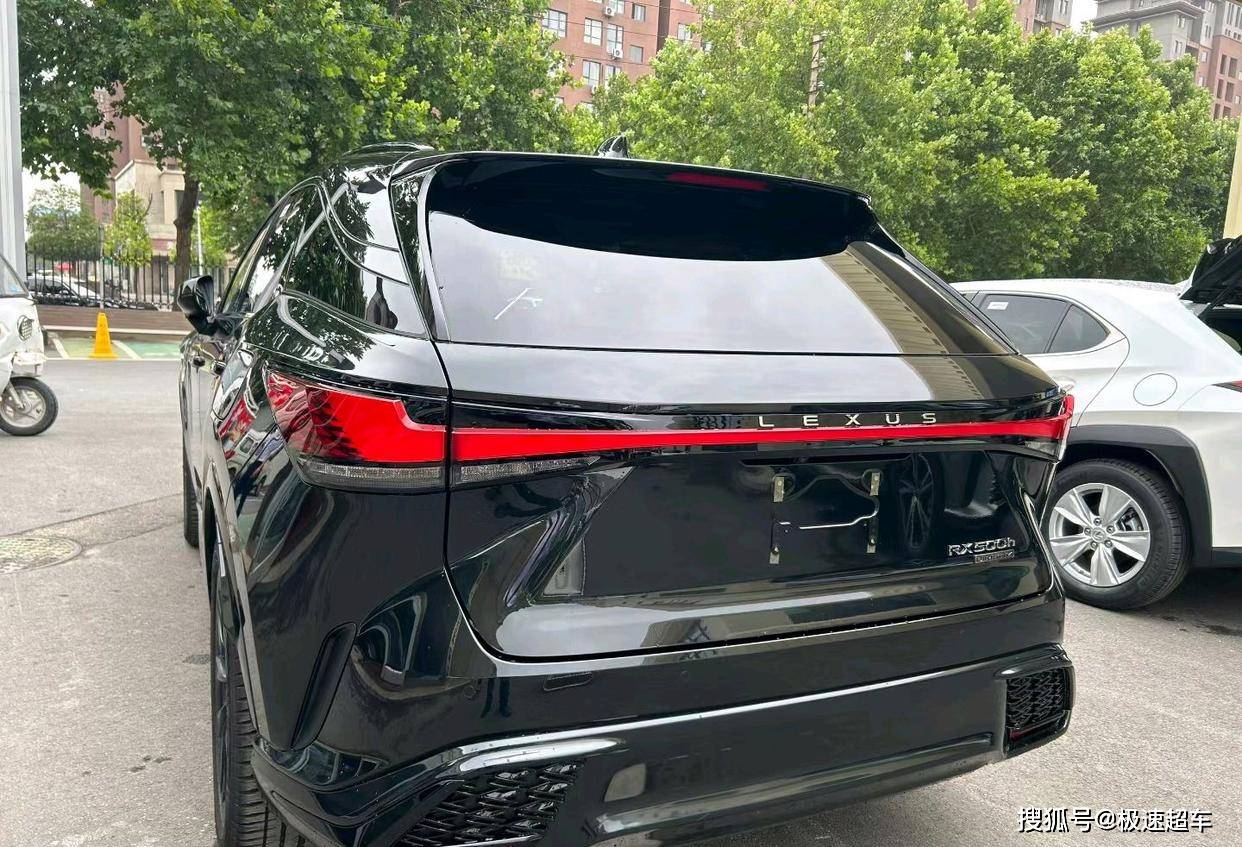 首批雷克萨斯RX来了，高颜值运动SUV，2.4T+四驱_搜狐汽车_搜狐网