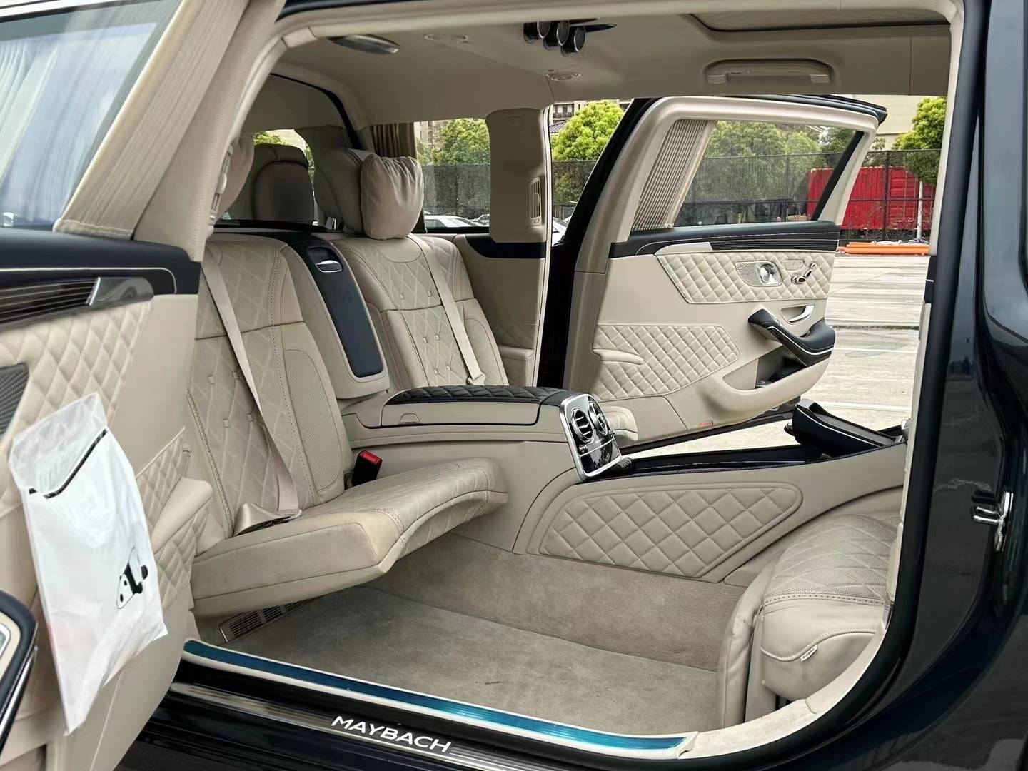 奢华的移动行宫，迈巴赫S680 Pullman_搜狐汽车_搜狐网