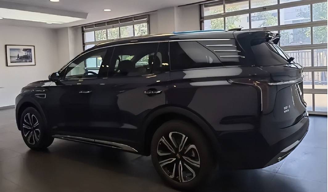 红旗HS7：豪华与尖端科技的完美融合_搜狐汽车_搜狐网