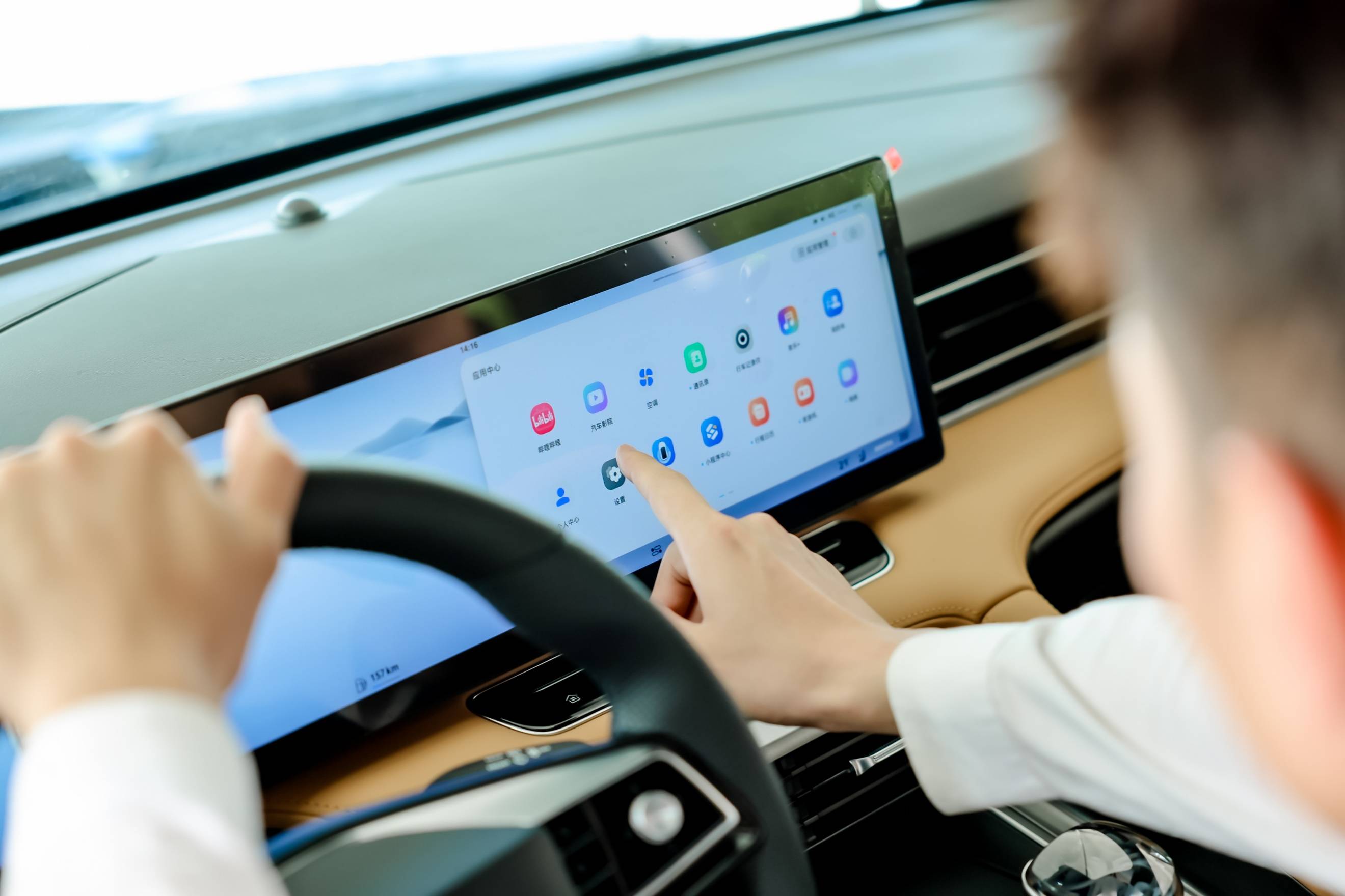 试驾全新荣威eRX5：看12.49万新能源车到底有多值？_搜狐汽车_搜狐网