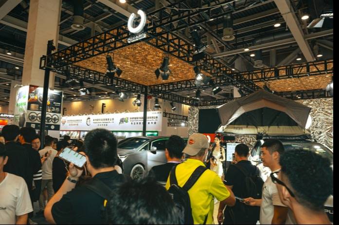 亮相2023 GT Show 合创V09 RAZER燃爆全场_搜狐汽车_搜狐网