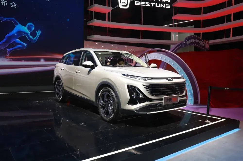 奔腾T90：10万元级紧凑型SUV 家庭出行的幸福选择_搜狐汽车_搜狐网