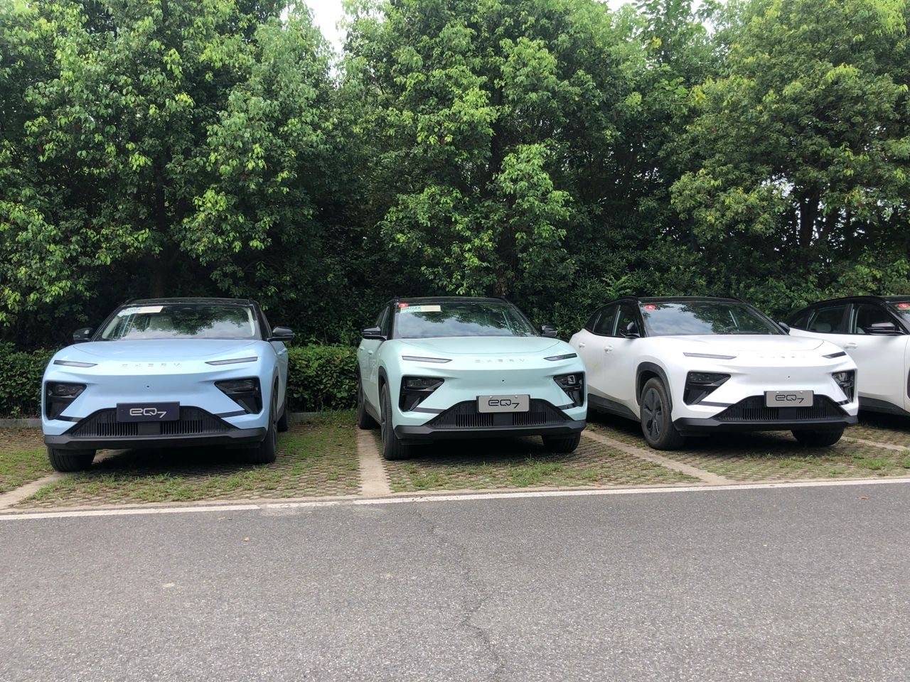 奇瑞eQ7实车到店，撞脸蔚来ES8，配全铝车身，深蓝S7不香了？_搜狐汽车_搜狐网