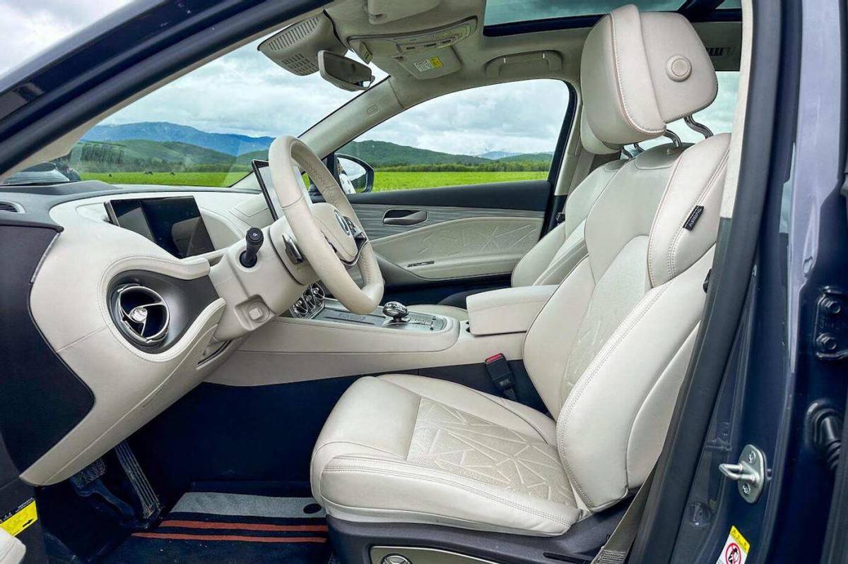 解读全新腾势N8，定位中大型SUV，4.3破百，31.98万元起能火？_搜狐汽车_搜狐网