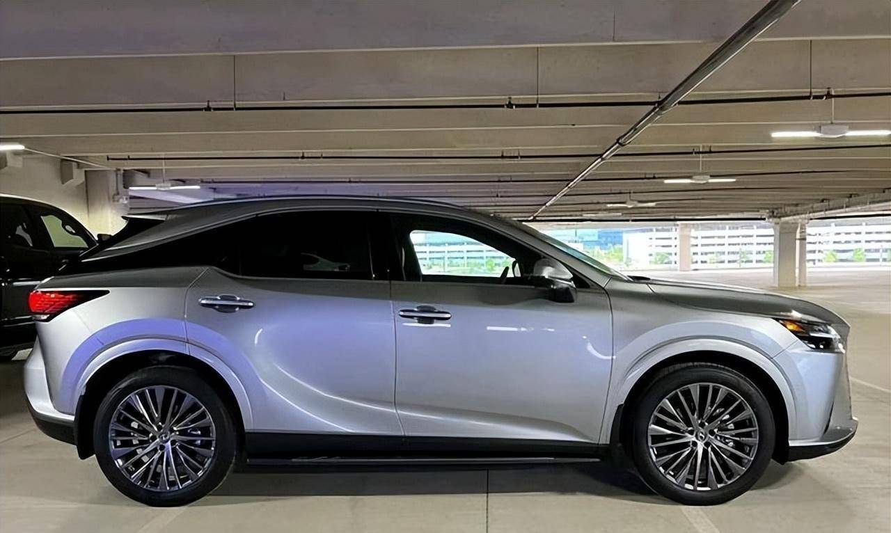 首辆“雷克萨斯RX”抵达国内，搭载2.4T+8AT组合，加价成定局！_搜狐汽车_搜狐网