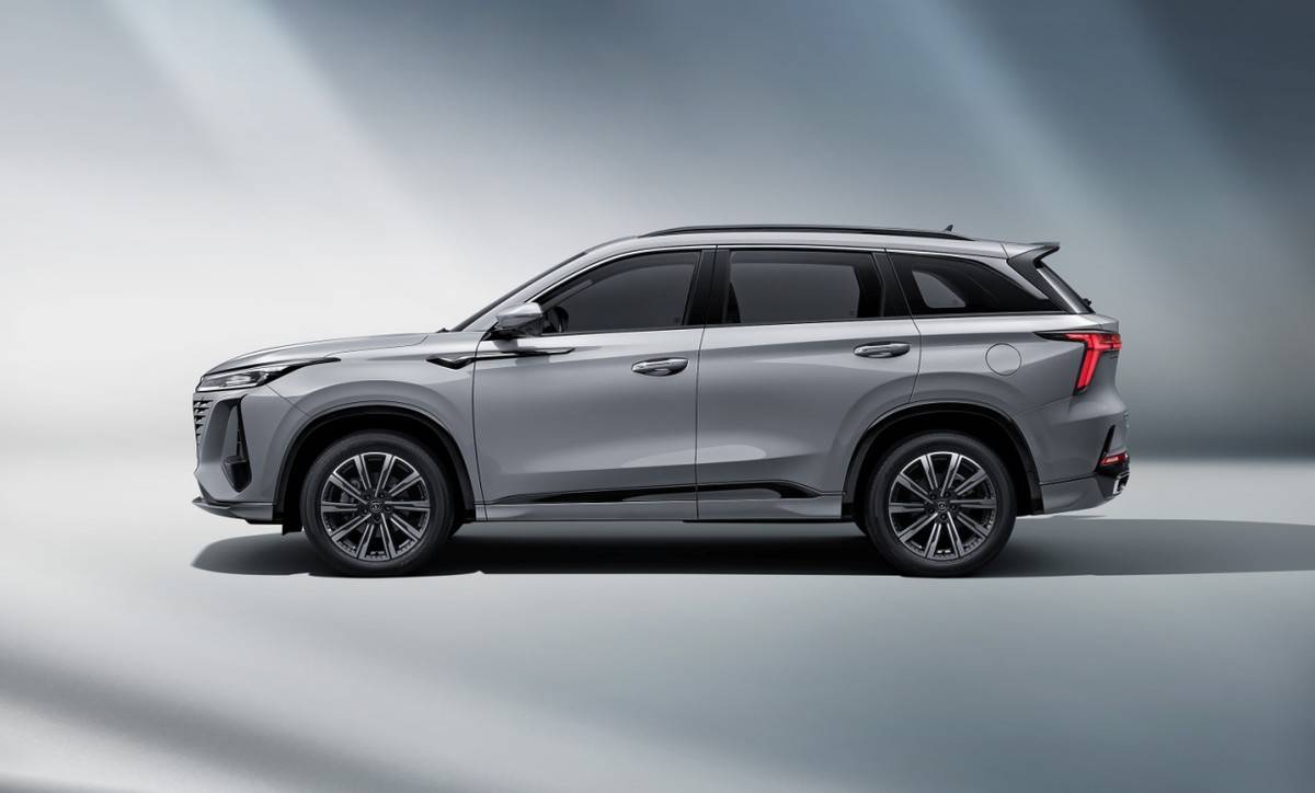 外观内饰齐发力，瑞虎8 PRO冠军版和第三代CS75PLUS选谁_搜狐汽车_搜狐网