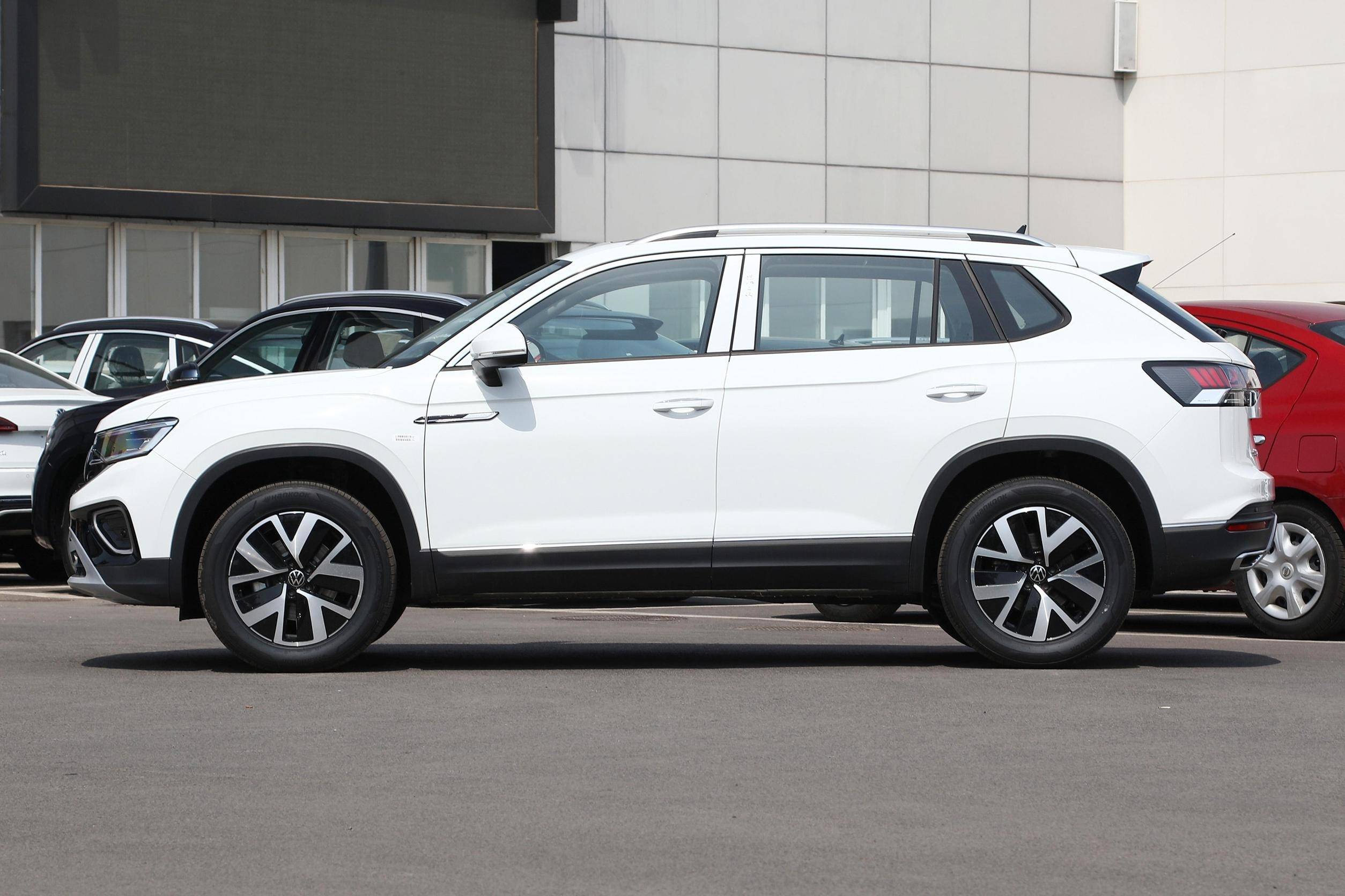 20万左右买家用SUV，大众探岳和红旗HS3对比，到底选谁好？_搜狐汽车_搜狐网