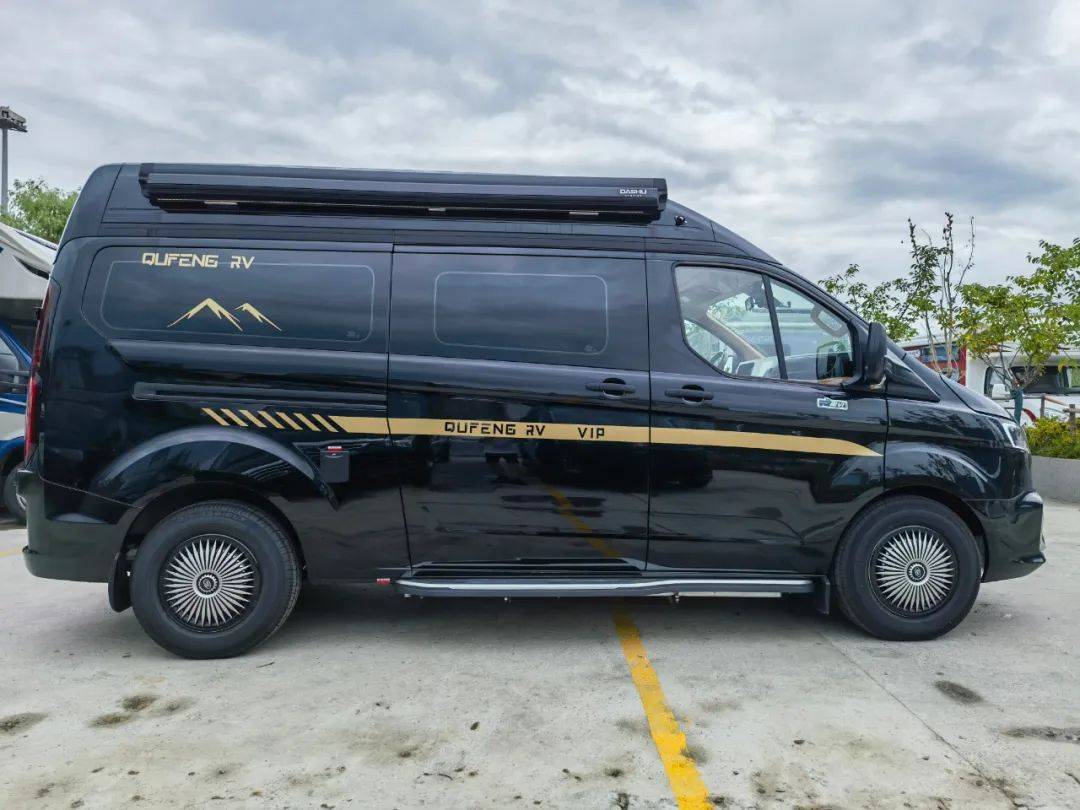 福特V362小房车，外观小巧内饰奢华 都市通勤旅居皆可，趣蜂B680_搜狐汽车_搜狐网