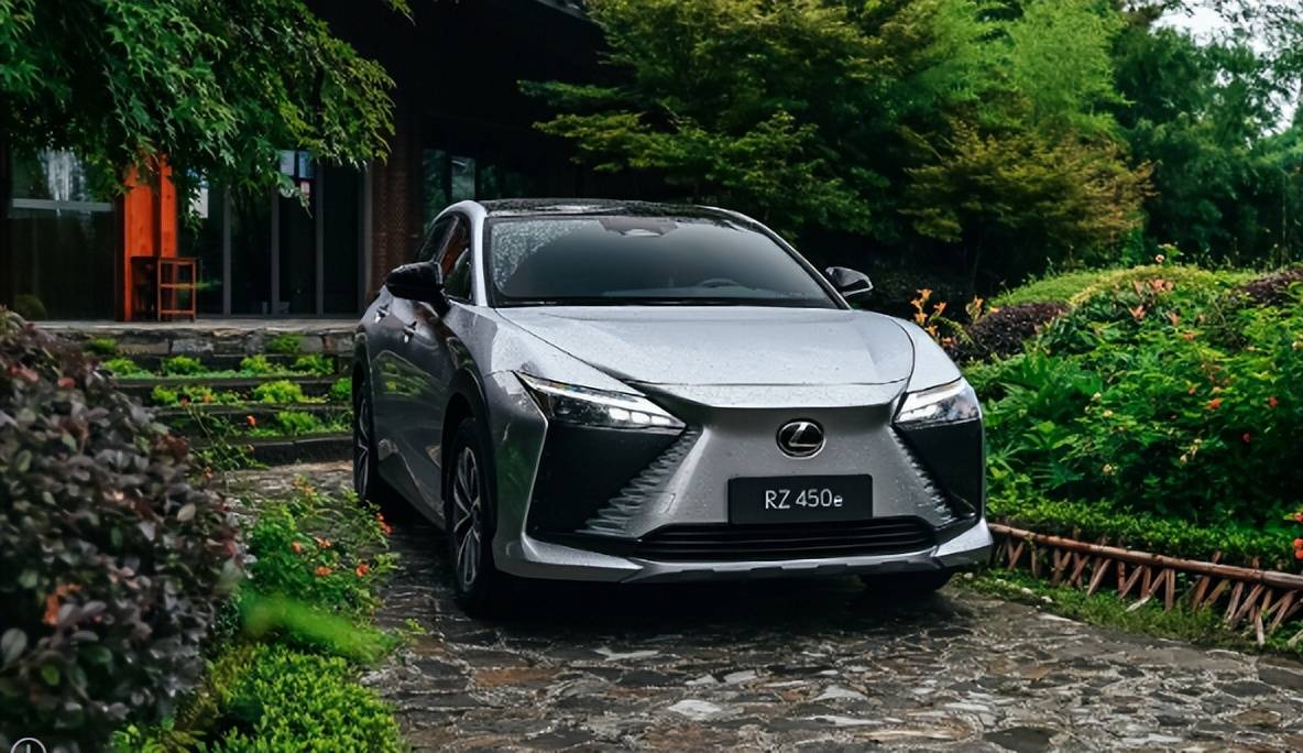 首款纯电平台打造，试了雷克萨斯RZ 450e：有传承也有技术创新！_搜狐汽车_搜狐网