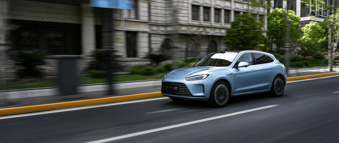 夜间AEB主动安全测试，问界M5智驾版与理想L8 Max谁技高一筹？_搜狐汽车_搜狐网