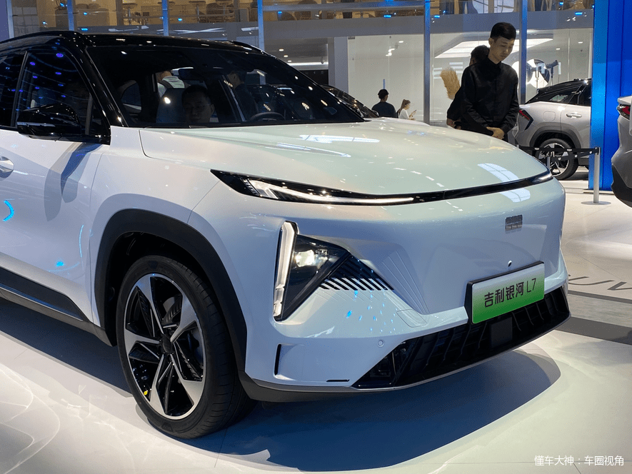 深度解析吉利银河L7，综合续航1370km，与同级电混SUV相比，它好在哪里？_搜狐汽车_搜狐网