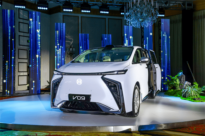 腾势D9、极氪009迎来新对手 豪华商务MPV新选择———合创V09_搜狐汽车_搜狐网