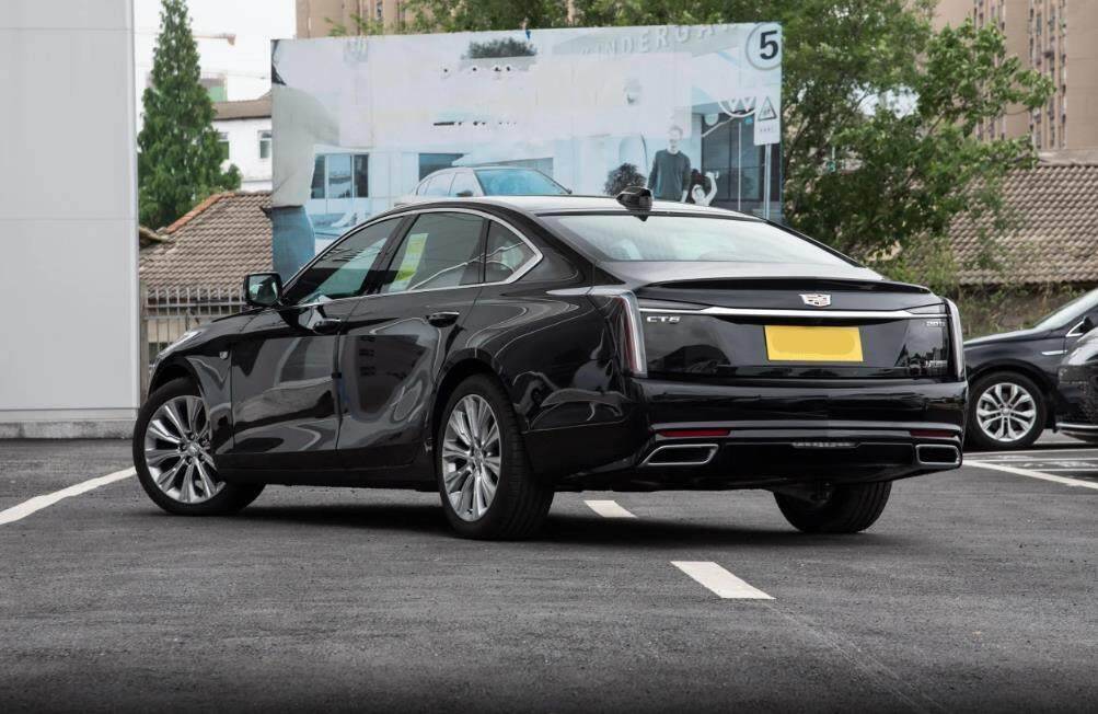 配33英寸大屏，上市不久就降价4.5万，凯迪拉克CT6全系2.0T动力_搜狐汽车_搜狐网