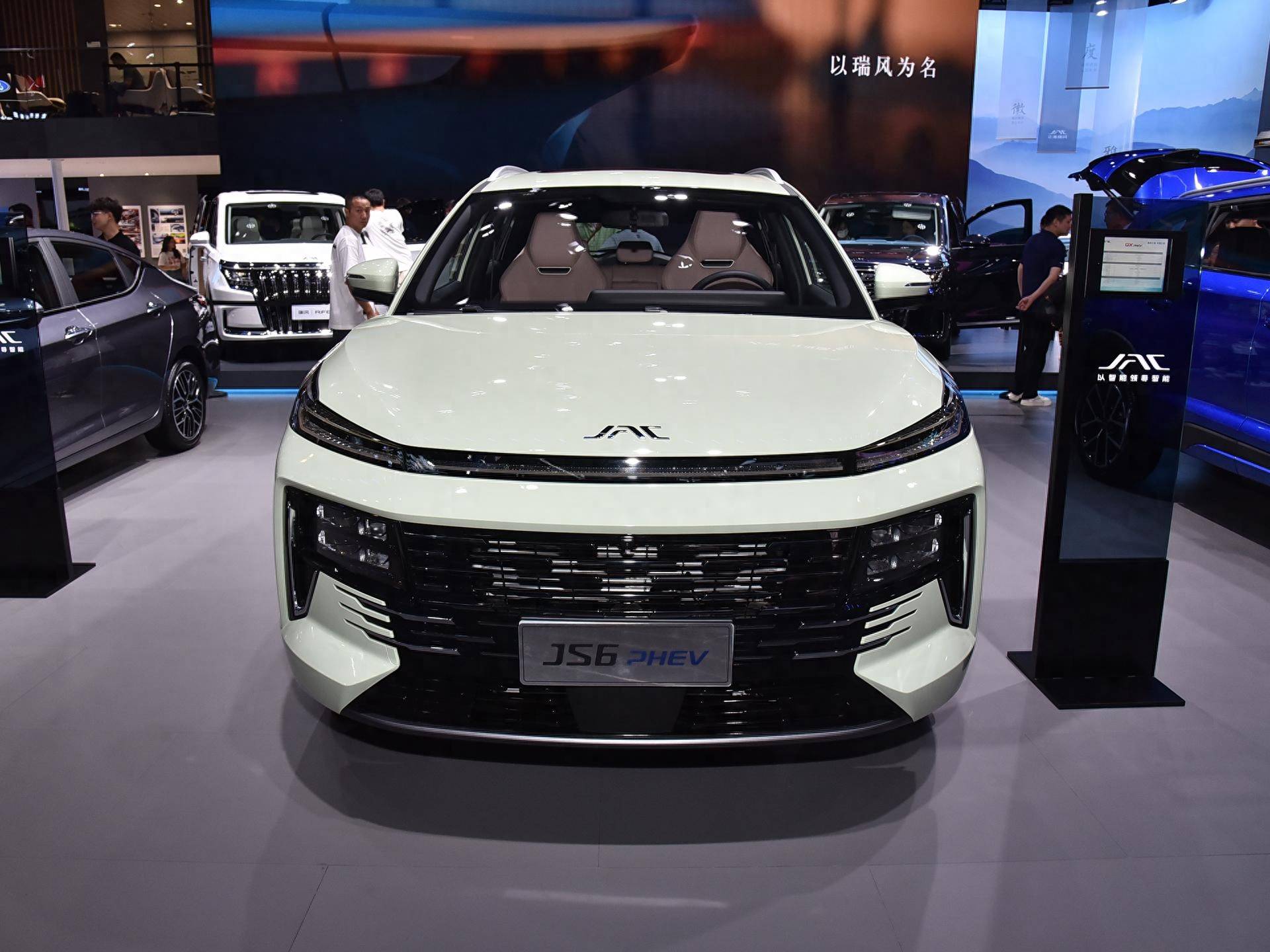 搭载1.5L插混系统/纯电续航120km 江淮QX PHEV上市 12.99万元起_搜狐汽车_搜狐网