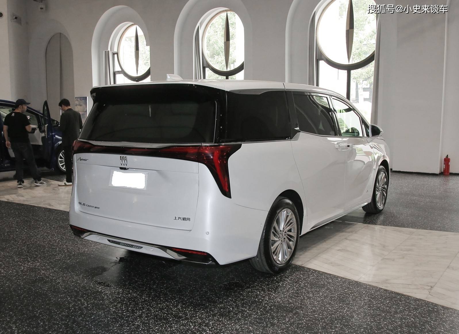 这款MPV犹如“猛虎下山”，比埃尔法豪华配2.0T可变缸，续航800km_搜狐汽车_搜狐网