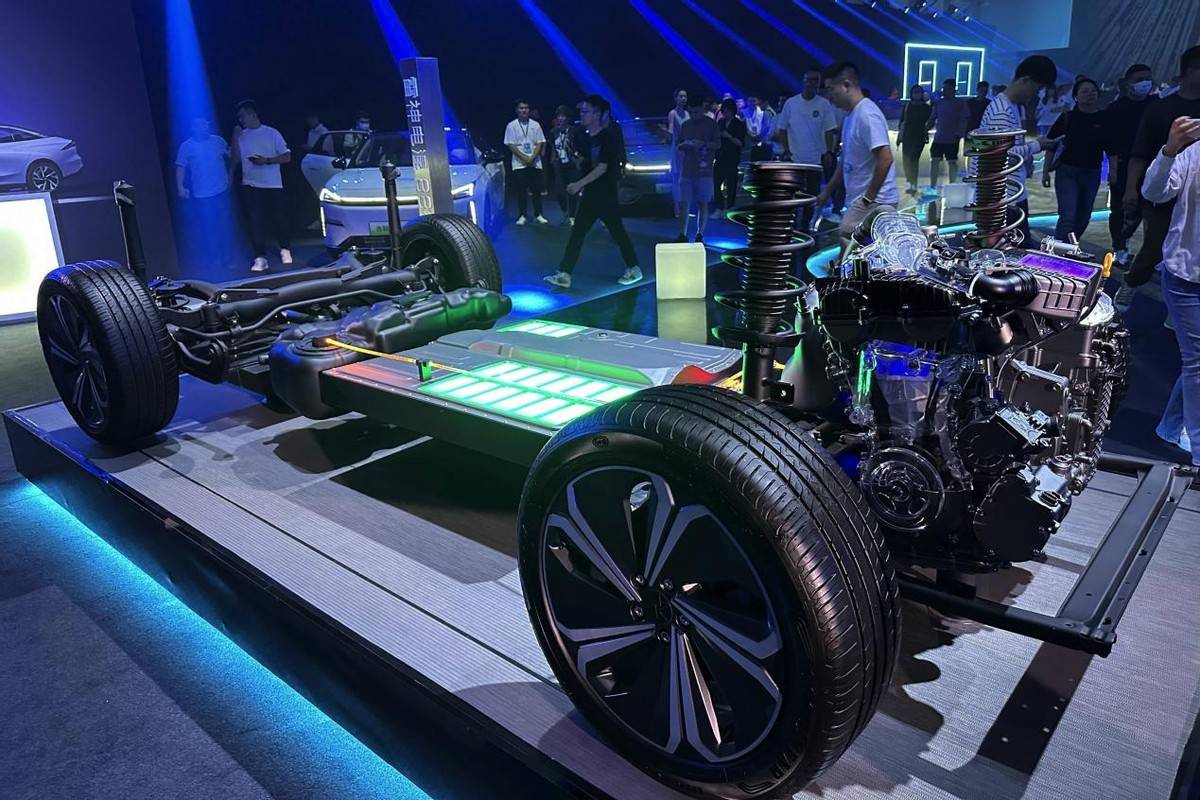 银河L6：1.5T配3档DHT只要11万，我打的就是鼻孔朝天的合资车！_搜狐汽车_搜狐网